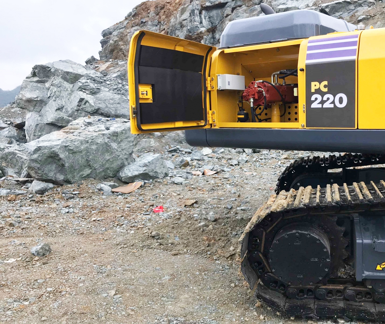KOMATSU PC220-8 - MÁY XÚC LIÊN DOANH KOMATSU CHNAGLIN